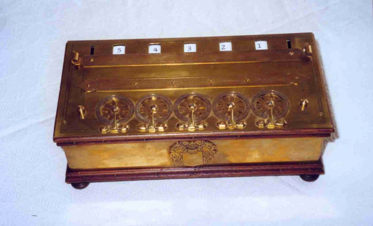 Pascaline – Cabinet de curiosité